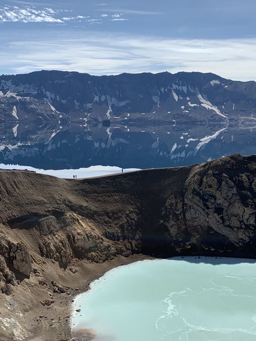 Wasser hat 27 Grad: Nicht im Kratersee Víti baden!
